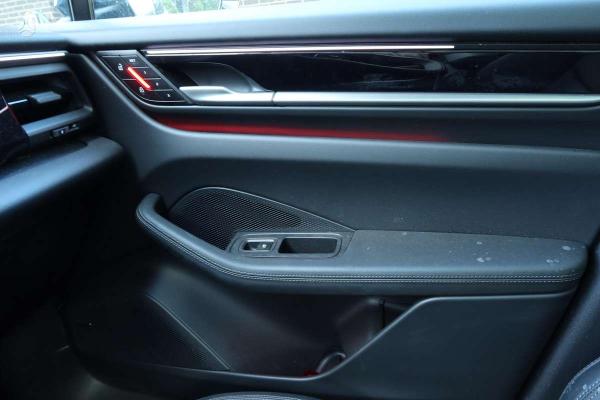 Melns Porsche Macan 2024 Kauņa, ar dzinēja tilpumu 0.00 L un nobraukumu 6 tūkst. km par 38500 €, foto 6 vietnē AUTOMOTO.COM.LV