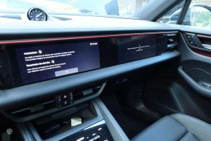 Black Porsche Macan 2024 in Kaunas, with an engine capacity of 0.00 L and mileage of 6 thousand km for 38500 €, photo 8 on AUTOMOTO.COM.LV