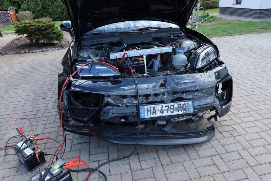 Black Porsche Macan 2024 in Kaunas, with an engine capacity of 0.00 L and mileage of 6 thousand km for 38500 €, photo 15 on AUTOMOTO.COM.LV