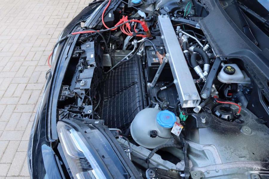 Black Porsche Macan 2024 in Kaunas, with an engine capacity of 0.00 L and mileage of 6 thousand km for 38500 €, photo 17 on AUTOMOTO.COM.LV