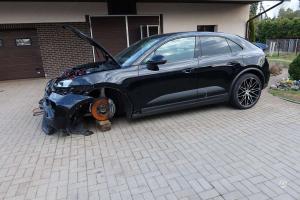 Black Porsche Macan 2024 in Kaunas, with an engine capacity of 0.00 L and mileage of 6 thousand km for 38500 €, photo 21 on AUTOMOTO.COM.LV