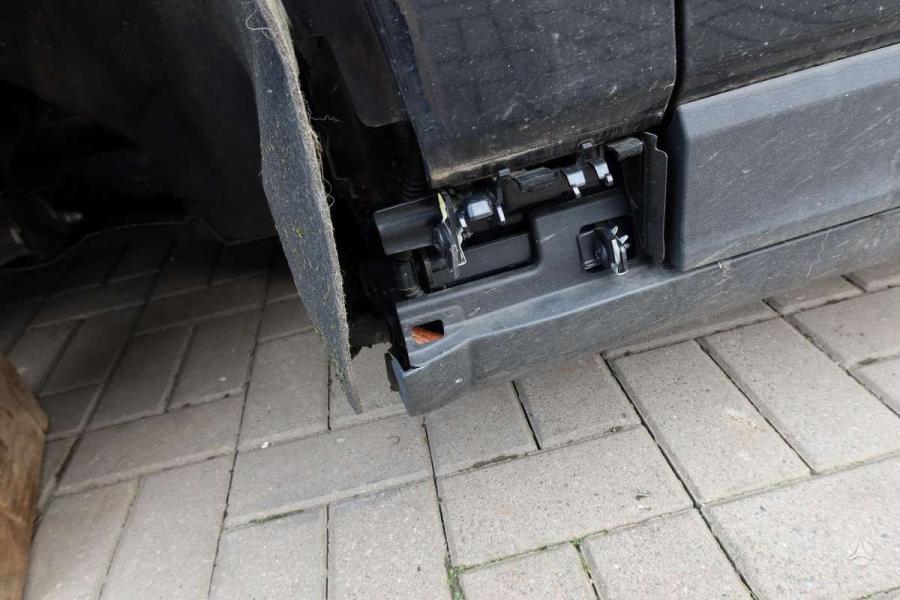 Black Porsche Macan 2024 in Kaunas, with an engine capacity of 0.00 L and mileage of 6 thousand km for 38500 €, photo 28 on AUTOMOTO.COM.LV