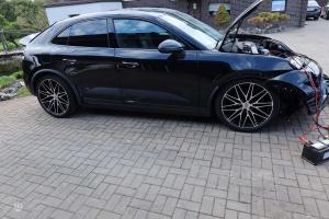 Black Porsche Macan 2024 in Kaunas, with an engine capacity of 0.00 L and mileage of 6 thousand km for 38500 €, photo 32 on AUTOMOTO.COM.LV