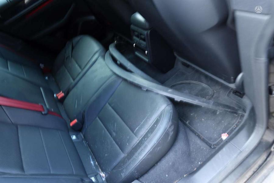 Black Porsche Macan 2024 in Kaunas, with an engine capacity of 0.00 L and mileage of 6 thousand km for 38500 €, photo 36 on AUTOMOTO.COM.LV