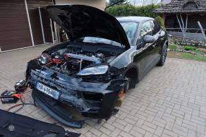 Black Porsche Macan 2024 in Kaunas, with an engine capacity of 0.00 L and mileage of 6 thousand km for 38500 €, photo 41 on AUTOMOTO.COM.LV