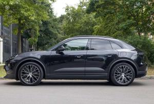Melns Porsche Macan 2025 Viļņa, ar dzinēja tilpumu 0.00 L un nobraukumu 10 tūkst. km par 84500 €, foto 4 vietnē AUTOMOTO.COM.LV