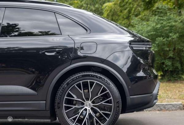 Melns Porsche Macan 2025 Viļņa, ar dzinēja tilpumu 0.00 L un nobraukumu 10 tūkst. km par 84500 €, foto 8 vietnē AUTOMOTO.COM.LV