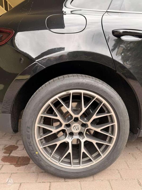 Melns Porsche Macan 2017 Viļņa, ar dzinēja tilpumu 1.98 L un nobraukumu 83 tūkst. km par 29000 €, foto 8 vietnē AUTOMOTO.COM.LV