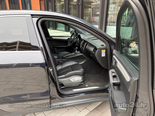 Black Porsche Macan 2014 in Tallinn, with an engine capacity of 3.60 L and mileage of 197 thousand km for 24990 €, photo 9 on AUTOMOTO.COM.LV