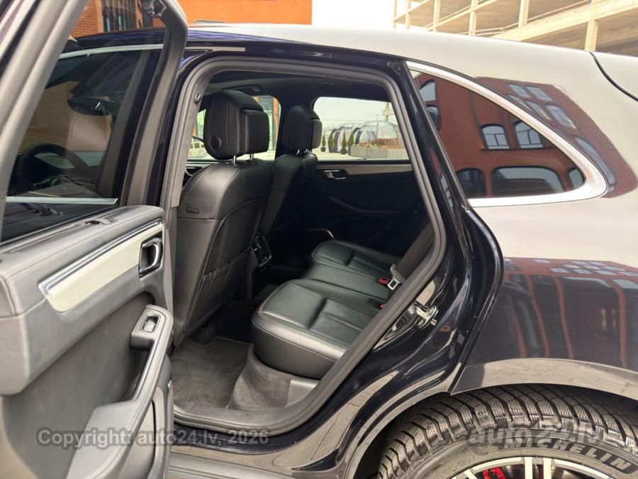Melns Porsche Macan 2014 Tallina, ar dzinēja tilpumu 3.60 L un nobraukumu 197 tūkst. km par 24990 €, foto 12 vietnē AUTOMOTO.COM.LV