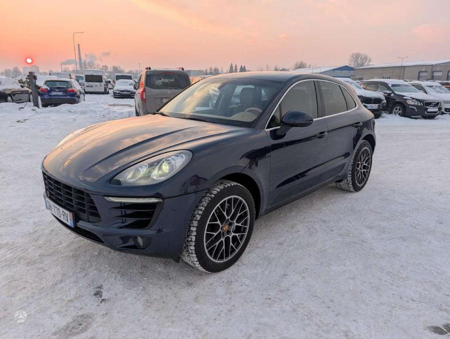 Blue Porsche Macan 2014 in Taurage, with an engine capacity of 2.97 L and mileage of 266 thousand km for 18800 €, photo 1 on AUTOMOTO.COM.LV