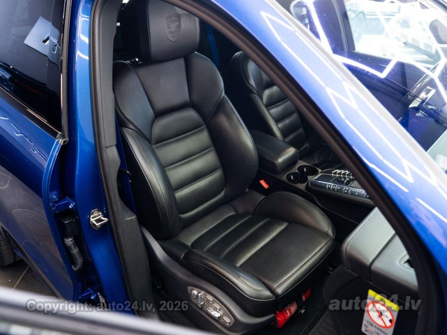 Zils Porsche Macan 2014 Tallina, ar dzinēja tilpumu 3.00 L un nobraukumu 213 tūkst. km par 36900 €, foto 6 vietnē AUTOMOTO.COM.LV