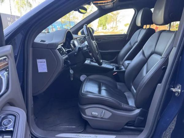 Zils Porsche Macan 2014 Jelgava, ar dzinēja tilpumu 3.00 L un nobraukumu 233 tūkst. km par 21500 €, foto 10 vietnē AUTOMOTO.COM.LV