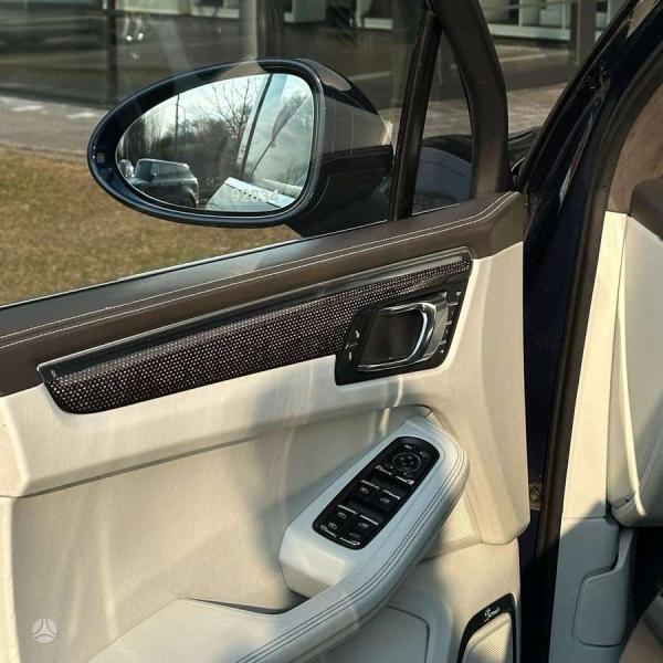 Blue Porsche Macan 2015 in Vilnius, with an engine capacity of 3.60 L and mileage of 204 thousand km for 28900 €, photo 11 on AUTOMOTO.COM.LV