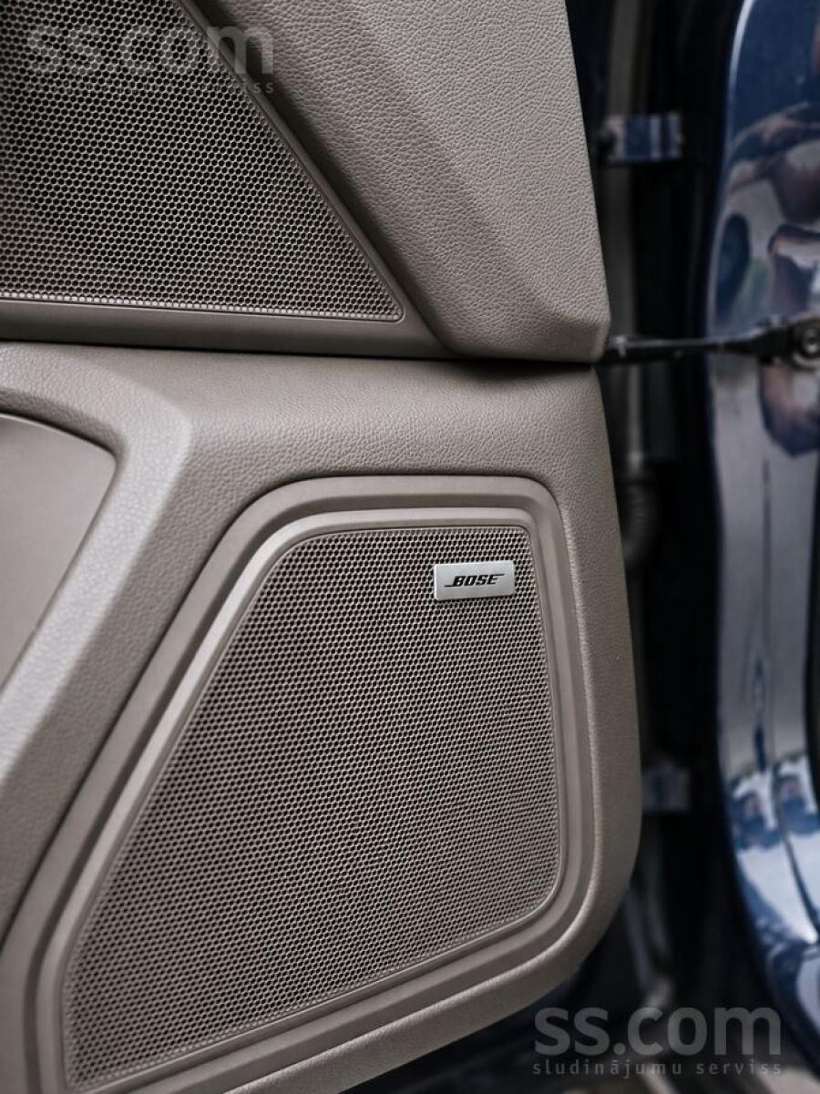 Blue Porsche Macan 2015 in Vilnius, with an engine capacity of 3.00 L and mileage of 237 thousand km for 19500 €, photo 15 on AUTOMOTO.COM.LV