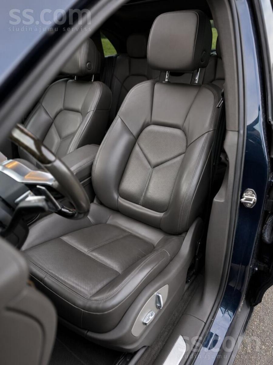 Blue Porsche Macan 2015 in Vilnius, with an engine capacity of 3.00 L and mileage of 237 thousand km for 19500 €, photo 16 on AUTOMOTO.COM.LV