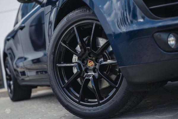 Blue Porsche Macan 2015 in Vilnius, with an engine capacity of 2.97 L and mileage of 333 thousand km for 18900 €, photo 9 on AUTOMOTO.COM.LV