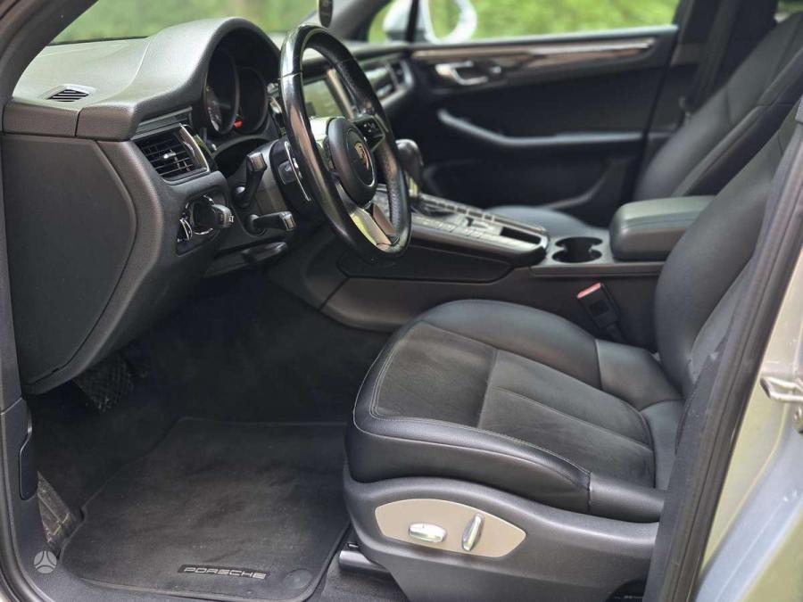 Blue Porsche Macan 2016 in Vilnius, with an engine capacity of 3.00 L and mileage of 141 thousand km for 22999 €, photo 9 on AUTOMOTO.COM.LV