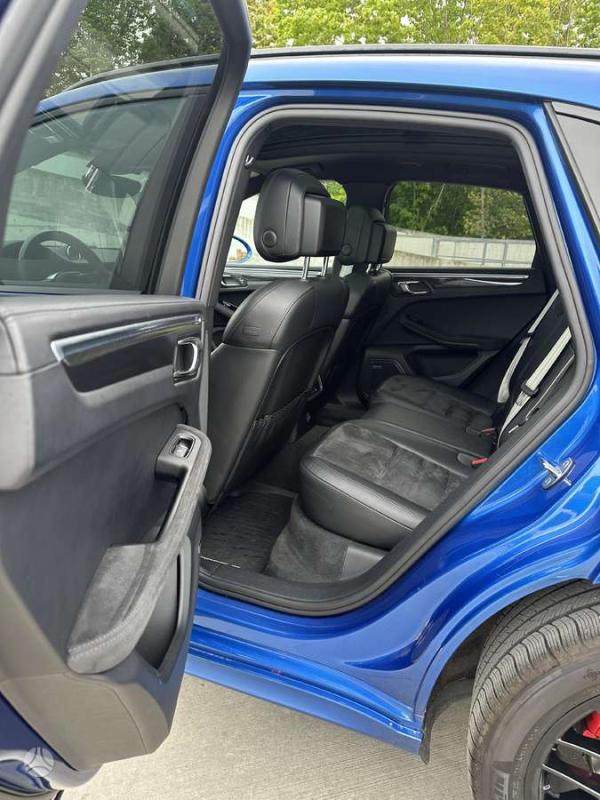 Blue Porsche Macan 2017 in Kaunas, with an engine capacity of 3.00 L and mileage of 141 thousand km for 27700 €, photo 11 on AUTOMOTO.COM.LV