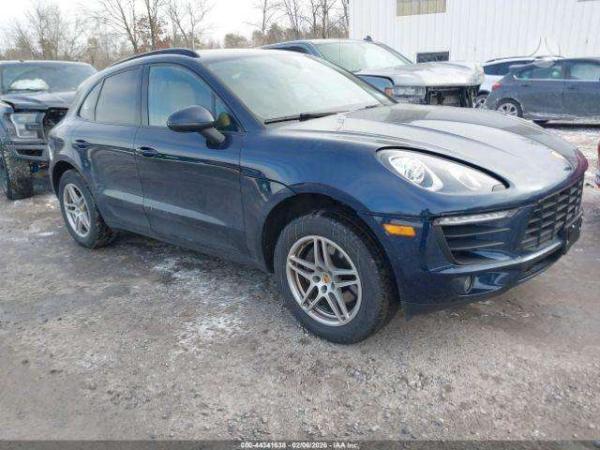 Blue Porsche Macan 2017 in Vilnius, with an engine capacity of 2.00 L and mileage of 224 thousand km for 12999 €, photo 1 on AUTOMOTO.COM.LV