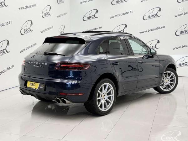 Blue Porsche Macan 2017 in Vilnius, with an engine capacity of 3.00 L and mileage of 125 thousand km for 25900 €, photo 3 on AUTOMOTO.COM.LV