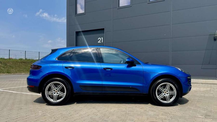Blue Porsche Macan 2017 in Vilnius, with an engine capacity of 1.98 L and mileage of 150 thousand km for 20990 €, photo 6 on AUTOMOTO.COM.LV