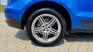 Blue Porsche Macan 2017 in Vilnius, with an engine capacity of 1.98 L and mileage of 150 thousand km for 20990 €, photo 12 on AUTOMOTO.COM.LV