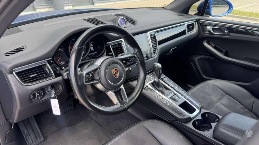 Blue Porsche Macan 2017 in Vilnius, with an engine capacity of 1.98 L and mileage of 150 thousand km for 20990 €, photo 14 on AUTOMOTO.COM.LV