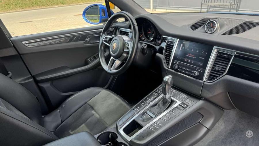 Blue Porsche Macan 2017 in Vilnius, with an engine capacity of 1.98 L and mileage of 150 thousand km for 20990 €, photo 20 on AUTOMOTO.COM.LV