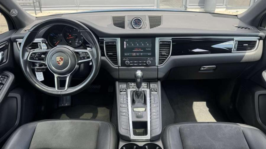 Blue Porsche Macan 2017 in Vilnius, with an engine capacity of 1.98 L and mileage of 150 thousand km for 20990 €, photo 21 on AUTOMOTO.COM.LV