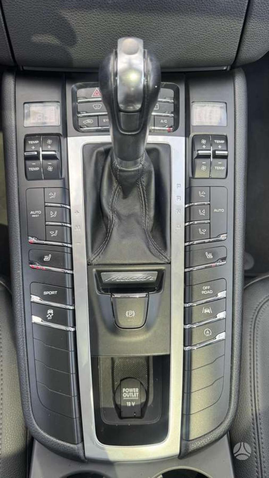Blue Porsche Macan 2017 in Vilnius, with an engine capacity of 1.98 L and mileage of 150 thousand km for 20990 €, photo 31 on AUTOMOTO.COM.LV