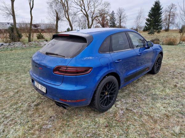 Blue Porsche Macan 2018 in Panevezys, with an engine capacity of 3.00 L and mileage of 48 thousand km for 34500 €, photo 6 on AUTOMOTO.COM.LV
