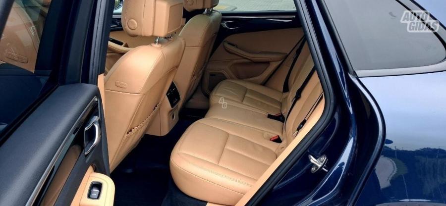 Blue Porsche Macan 2018 in Kretinga, with an engine capacity of 2.00 L and mileage of 98 thousand km for 24950 €, photo 19 on AUTOMOTO.COM.LV