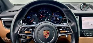Blue Porsche Macan 2018 in Kretinga, with an engine capacity of 2.00 L and mileage of 98 thousand km for 24950 €, photo 25 on AUTOMOTO.COM.LV