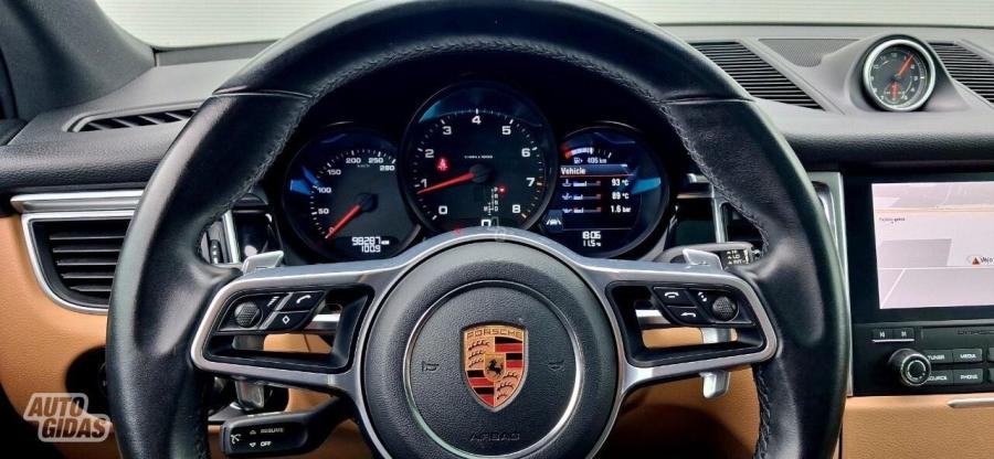 Blue Porsche Macan 2018 in Kretinga, with an engine capacity of 2.00 L and mileage of 98 thousand km for 24950 €, photo 25 on AUTOMOTO.COM.LV