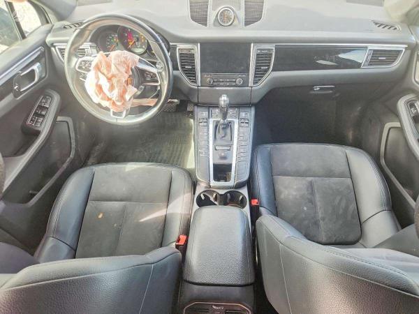 Blue Porsche Macan 2018 in Raseiniai, with an engine capacity of 1.98 L and mileage of 140 thousand km for 12800 €, photo 4 on AUTOMOTO.COM.LV