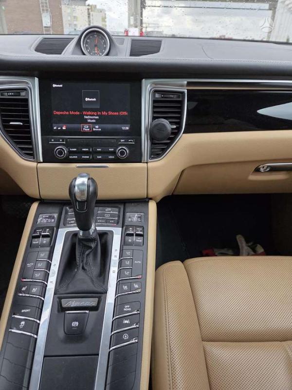 Zils Porsche Macan 2018 Viļņa, ar dzinēja tilpumu 3.00 L un nobraukumu 149 tūkst. km par 25555 €, foto 8 vietnē AUTOMOTO.COM.LV