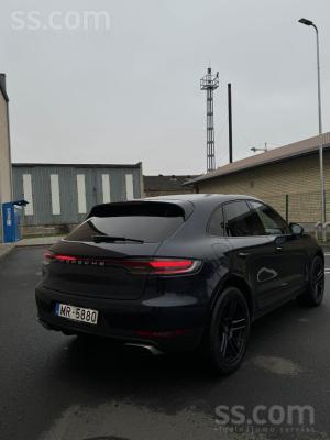 Blue Porsche Macan 2020 in Riga, with an engine capacity of 2.00 L and mileage of 83 thousand km for 37990 €, photo 5 on AUTOMOTO.COM.LV