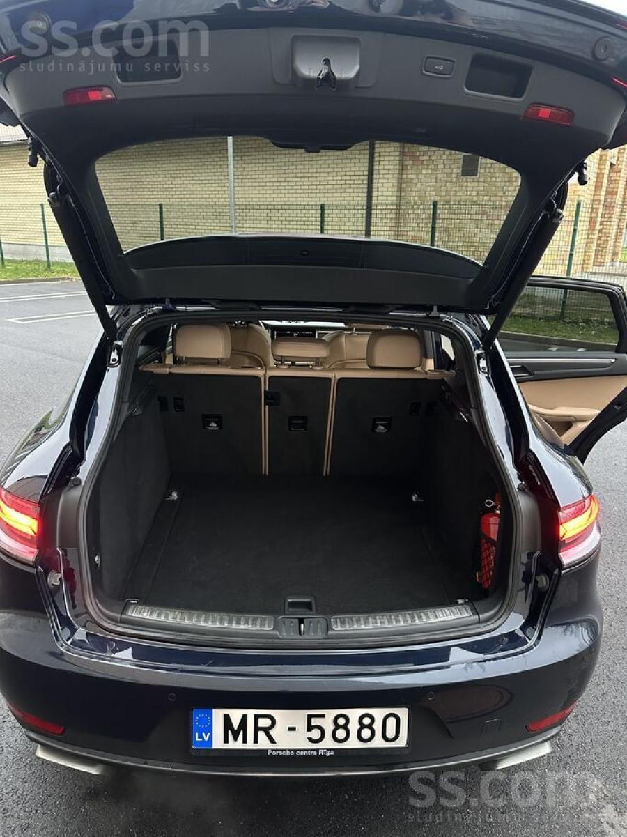 Blue Porsche Macan 2020 in Riga, with an engine capacity of 2.00 L and mileage of 83 thousand km for 37990 €, photo 6 on AUTOMOTO.COM.LV