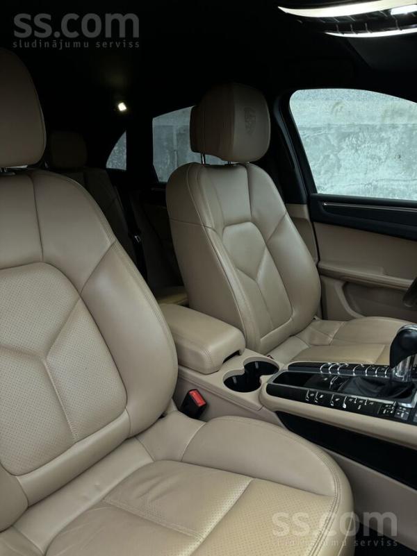 Blue Porsche Macan 2020 in Riga, with an engine capacity of 2.00 L and mileage of 83 thousand km for 37990 €, photo 6 on AUTOMOTO.COM.LV