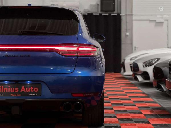 Blue Porsche Macan 2020 in Vilnius, with an engine capacity of 2.89 L and mileage of 81 thousand km for 41911 €, photo 10 on AUTOMOTO.COM.LV