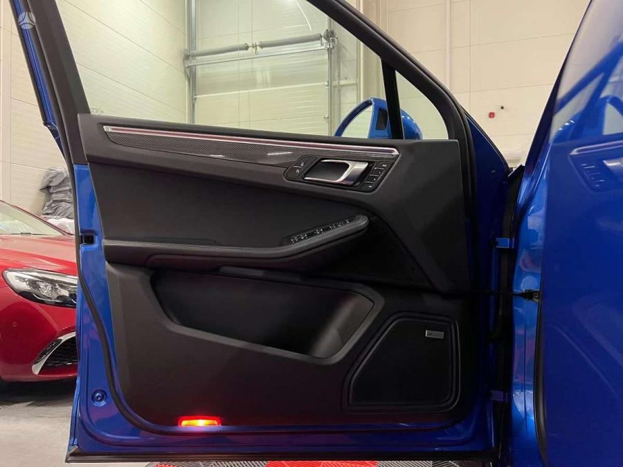 Blue Porsche Macan 2020 in Vilnius, with an engine capacity of 2.89 L and mileage of 81 thousand km for 40488 €, photo 14 on AUTOMOTO.COM.LV