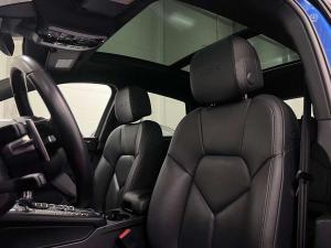 Blue Porsche Macan 2020 in Vilnius, with an engine capacity of 2.89 L and mileage of 81 thousand km for 40488 €, photo 17 on AUTOMOTO.COM.LV