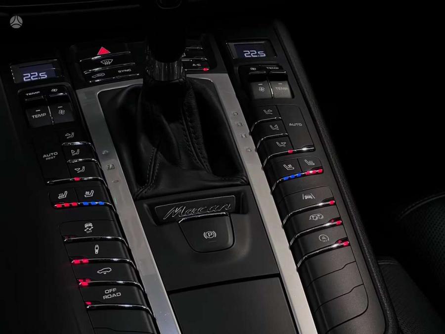 Blue Porsche Macan 2020 in Vilnius, with an engine capacity of 2.89 L and mileage of 81 thousand km for 40488 €, photo 30 on AUTOMOTO.COM.LV