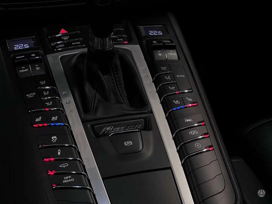 Blue Porsche Macan 2020 in Vilnius, with an engine capacity of 2.89 L and mileage of 81 thousand km for 39911 €, photo 30 on AUTOMOTO.COM.LV