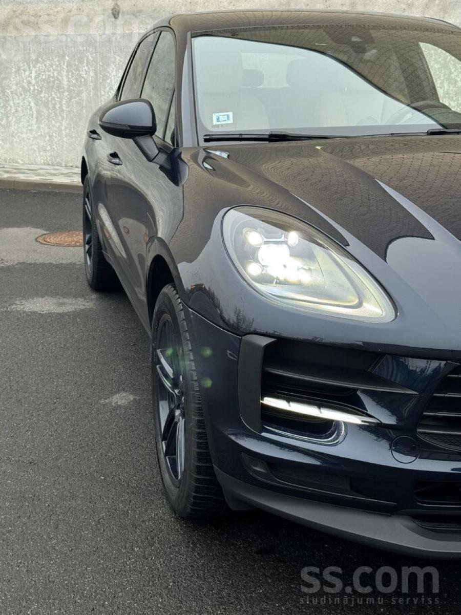 Blue Porsche Macan 2020 in Riga, with an engine capacity of 2.00 L and mileage of 85 thousand km for 31490 €, photo 4 on AUTOMOTO.COM.LV