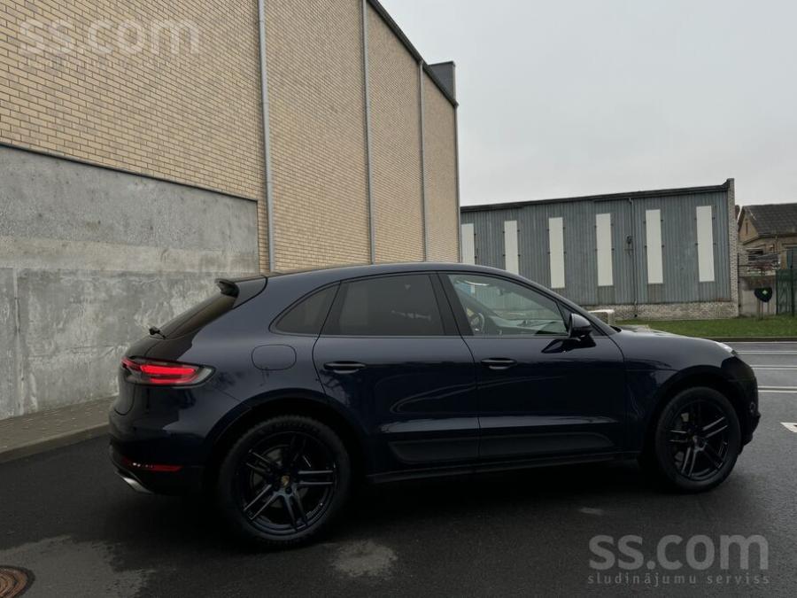 Blue Porsche Macan 2020 in Riga, with an engine capacity of 2.00 L and mileage of 85 thousand km for 31490 €, photo 5 on AUTOMOTO.COM.LV