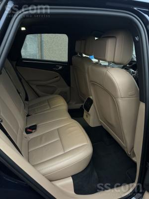 Blue Porsche Macan 2020 in Riga, with an engine capacity of 2.00 L and mileage of 85 thousand km for 31490 €, photo 6 on AUTOMOTO.COM.LV