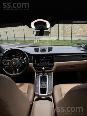 Blue Porsche Macan 2020 in Riga, with an engine capacity of 2.00 L and mileage of 85 thousand km for 31490 €, photo 7 on AUTOMOTO.COM.LV