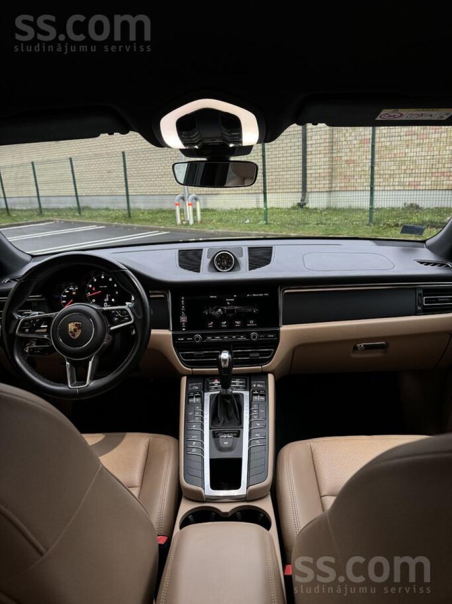 Blue Porsche Macan 2020 in Riga, with an engine capacity of 2.00 L and mileage of 85 thousand km for 31490 €, photo 7 on AUTOMOTO.COM.LV